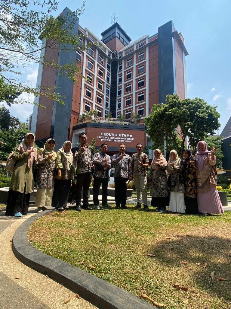 FEBI UIN ANTASARI BANJARMASIN MELAKUKAN EXTERNAL BENCHMARKING DI KAMPUS-KAMPUS TERKEMUKA MALANG ...